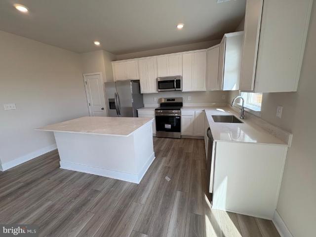 1471 Lake George Ln