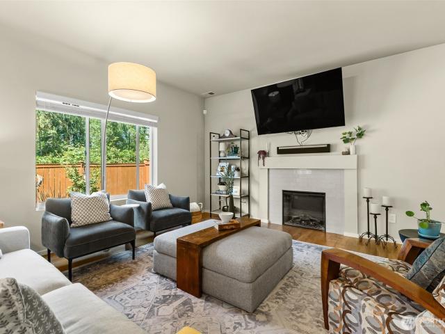 1471 th Avenue Ct E