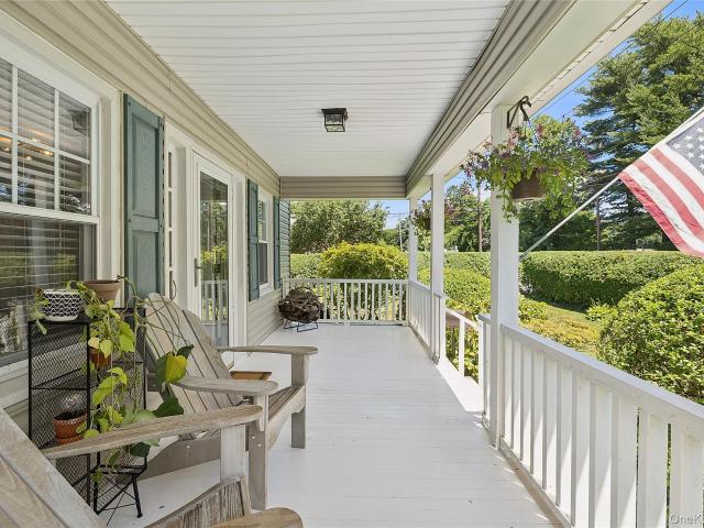 1472 Middle Neck Road