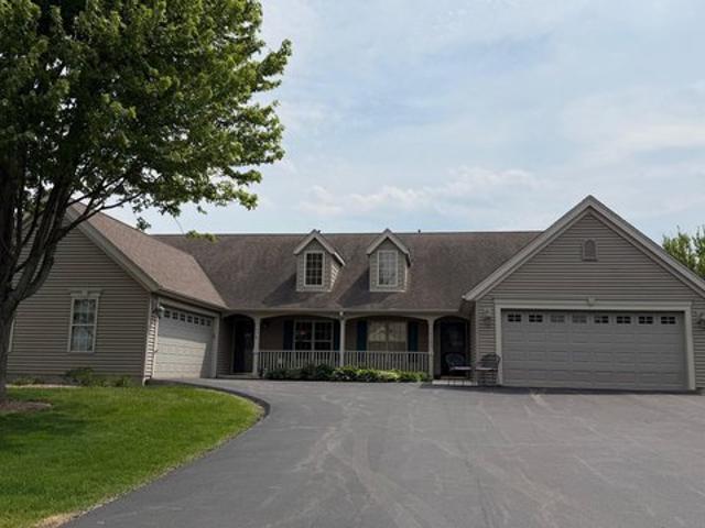 1472 Groves Ln Unit 2, Union Grove, WI 53182