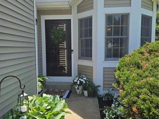 14736 Shannon Ct, Burton, OH 44021