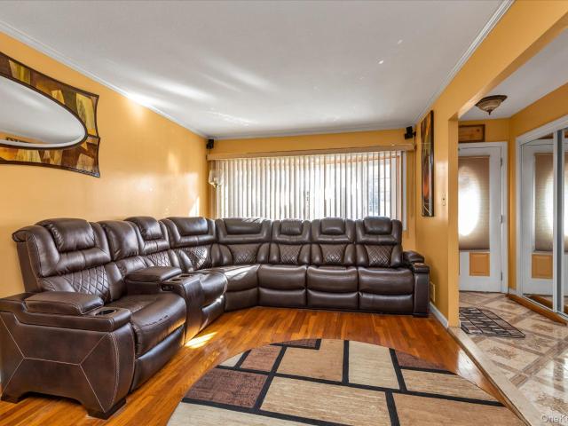 147 08 th Street | Compass
