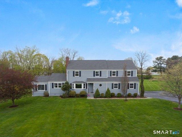 147 Carriage Dr, Fairfield, CT 06890