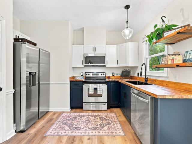 147 Bridle Trail