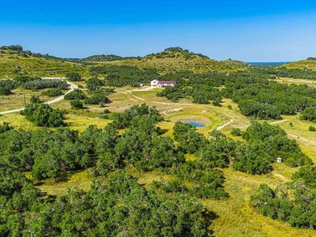 147 Gray Wolf, Blanco, TX 78606