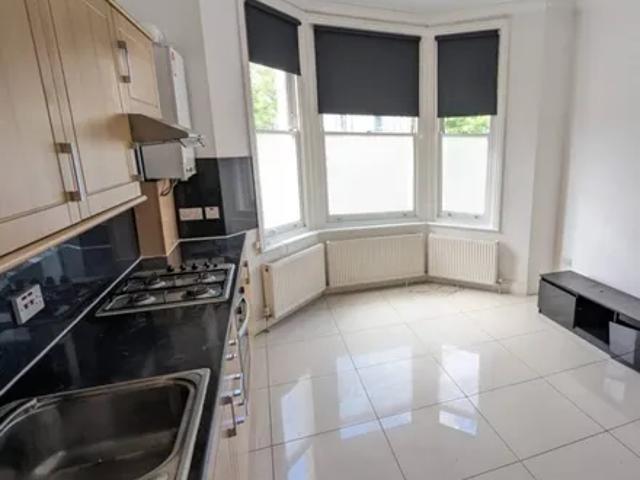 147 Kilburn Park Road, London, NW6 5LD, United Kingdom | 2 bed apartment for rent #154598653 | Rentberry