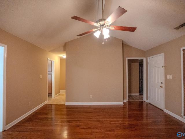 147 Hollington Drive NE