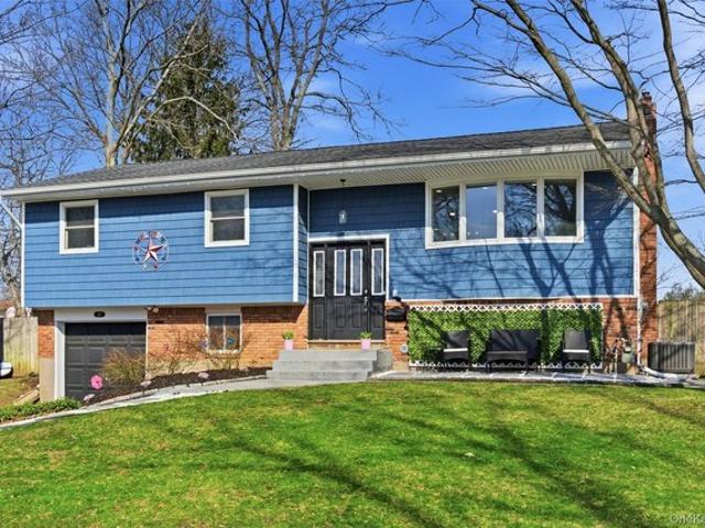 147 Jackson Ave S, Saint James, NY 11780