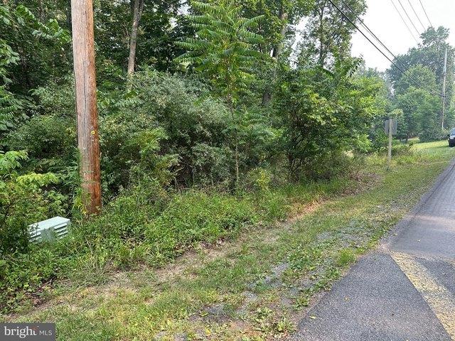 147 Lake Holiday Rd, Cross Junction, VA 22625