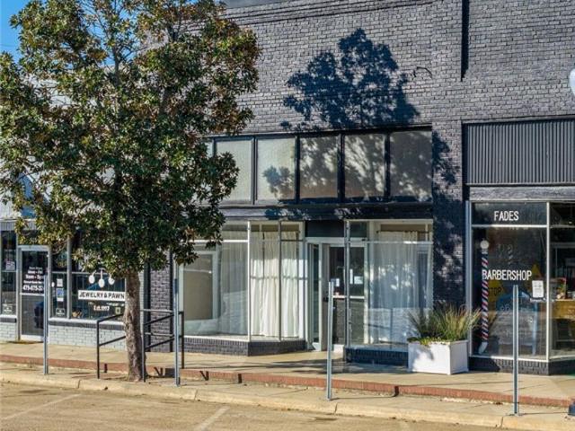 147 N Broadway Avenue