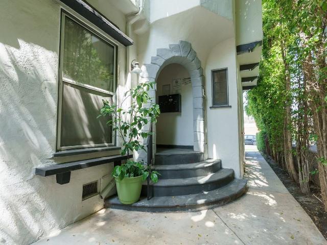 147 North Hamilton Drive 1 Bedroom Apartment for Rent at 147 N Hamilton Dr, Beverly Hills, CA 90211 Beverly Hills