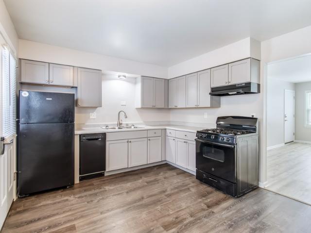 147 S Grand Ave, 2 beds, 1 full bath