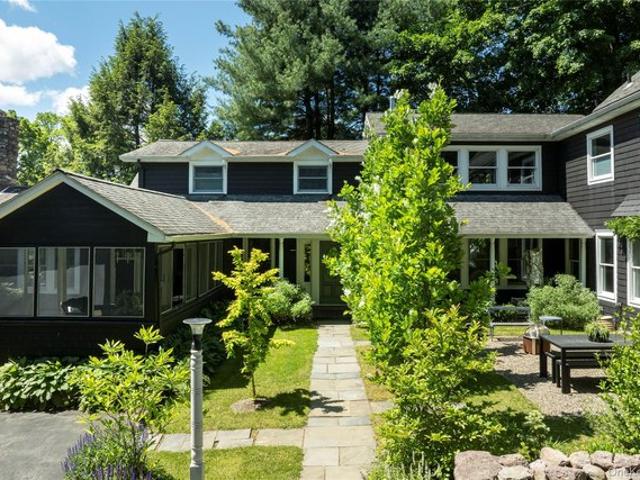 147 Smith Clove Rd, Central Valley, NY 10917