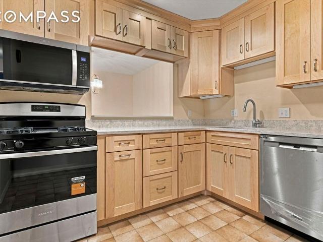 147 Sylvan St 12A, Danvers, MA