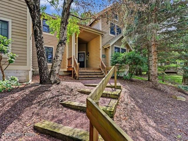 147 Pine Ct, Tannersville, PA 18372