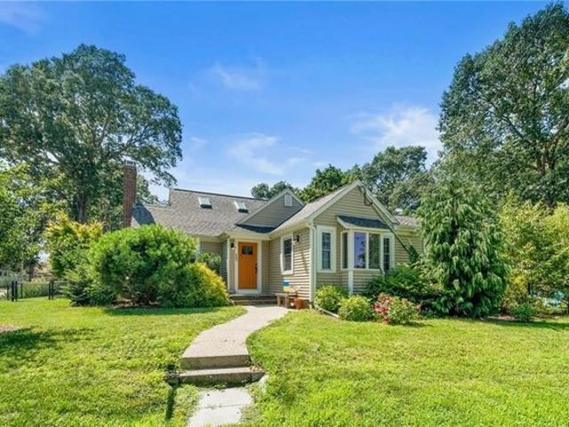 147 Riverside Dr, East Providence, RI 02915
