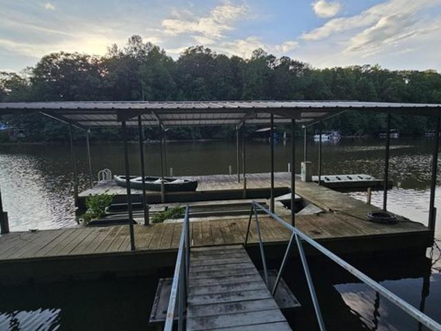 147 W Waters Edge Ln, West Union, SC 29696
