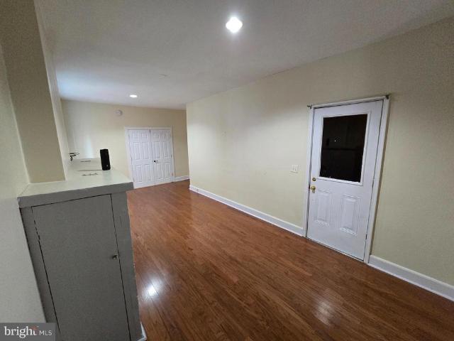 147 W Douglass Street