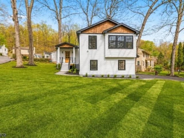147 W Glen Rd, Denville, NJ 07834
