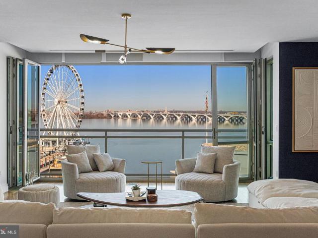 147 Waterfront Street # 402