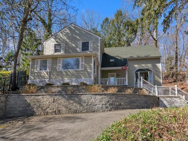 147 Waterside Ave, Northport, NY 11768