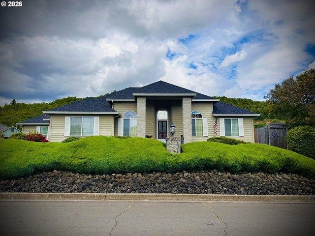 147 Wingfoot Ct, Winchester, OR 97495