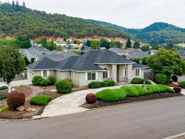 147 Wingfoot Ct, Winchester, OR 97495
