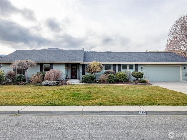 1484 Elmwood St, Wenatchee, WA 98801