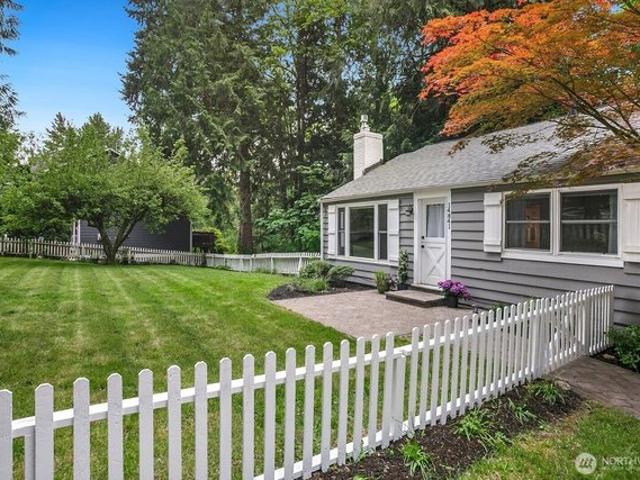 1484 th Ave NE, Kenmore, WA 98028