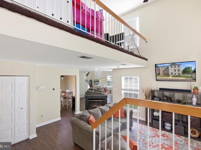 14858 London Lane