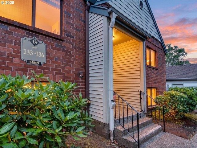 14859 NE Sacramento St, Portland, OR 97230
