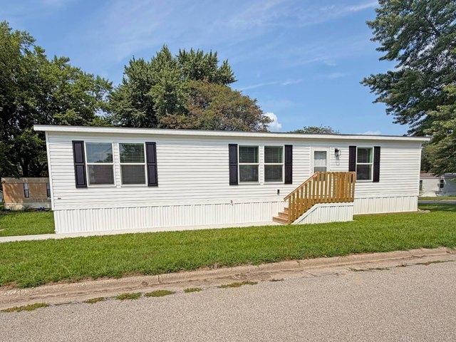 14876 Washington Rd Trlr 49, West Burlington, IA 52655