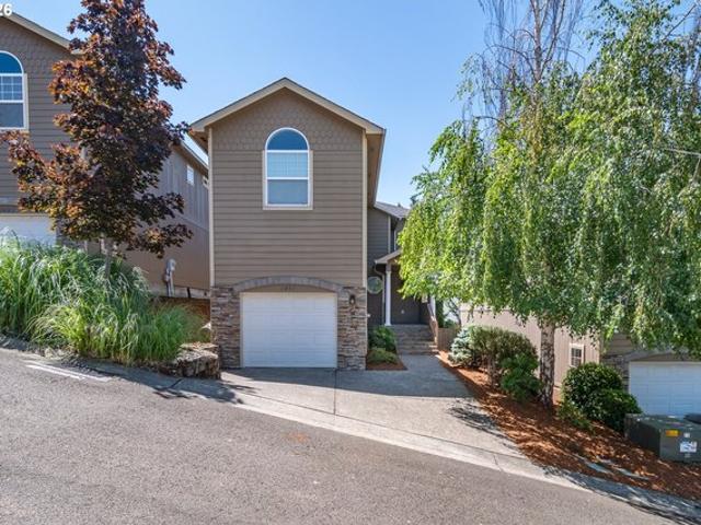 1487 NE Four Seasons Dr, Roseburg, OR 97470