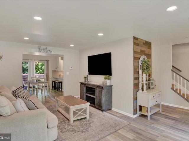1487 Olde Oak Court