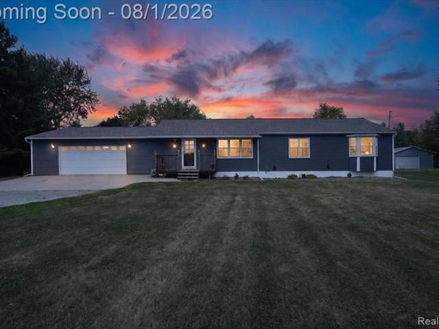 1488 N Long Lake Rd, Fenton, MI 48430