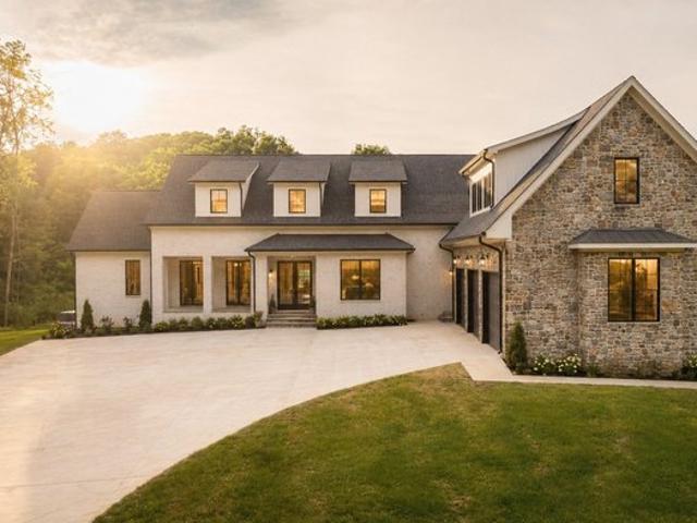 1489 Old Tva Rd, Columbia, TN 38401