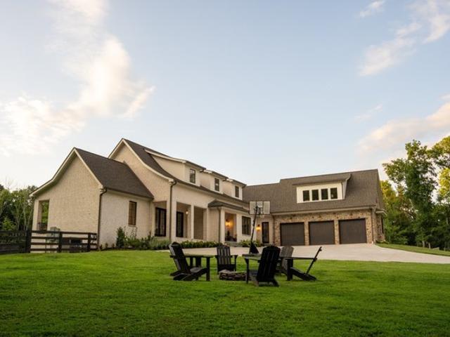 1489 Old Tva Rd, Columbia, TN 38401