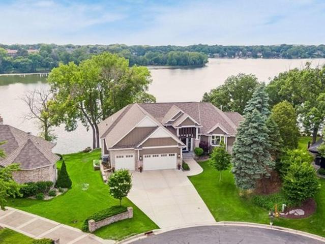 1489 Bussard Ct, Arden Hills, MN 55112