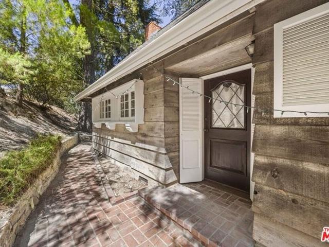 14807 Round Valley Dr, Sherman Oaks, CA 91403