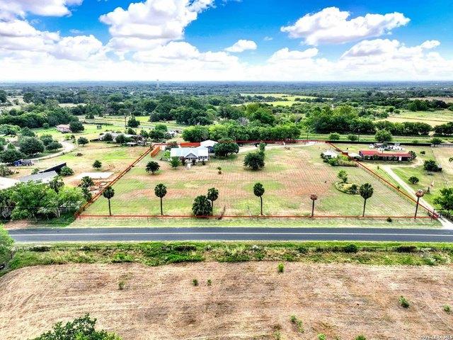 14805 Ladd Rd, Atascosa, TX 78002