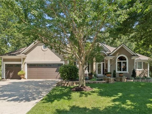 14809 Linden St, Leawood, KS 66224
