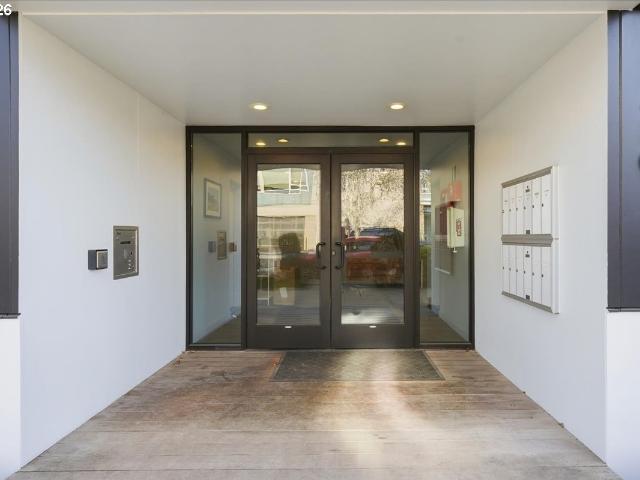 1480 N Jarrett St, Unit 204, Portland, OR 97217 | MLS #322007 | Compass