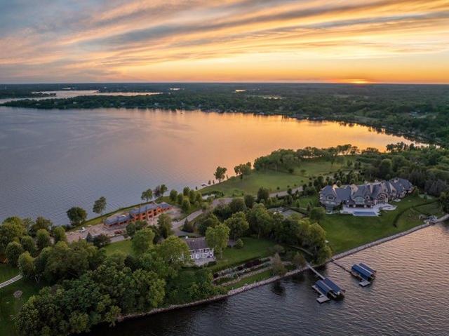1480 Bracketts Point Rd, Wayzata, MN 55391