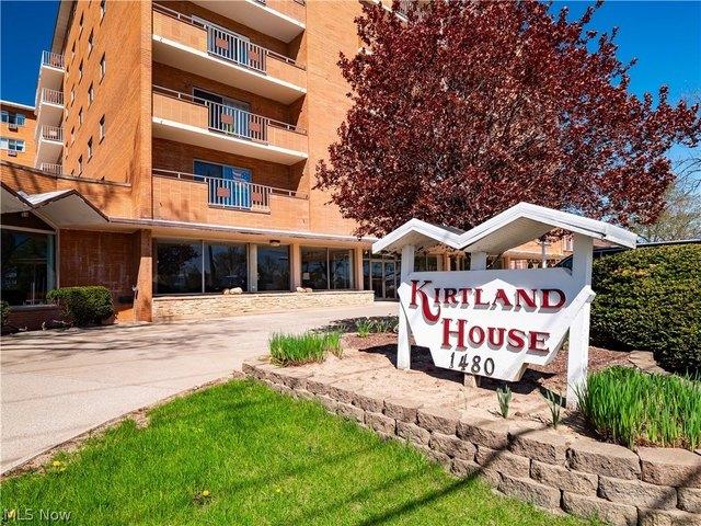 1480 Warren Rd Apt 302, Lakewood, OH 44107