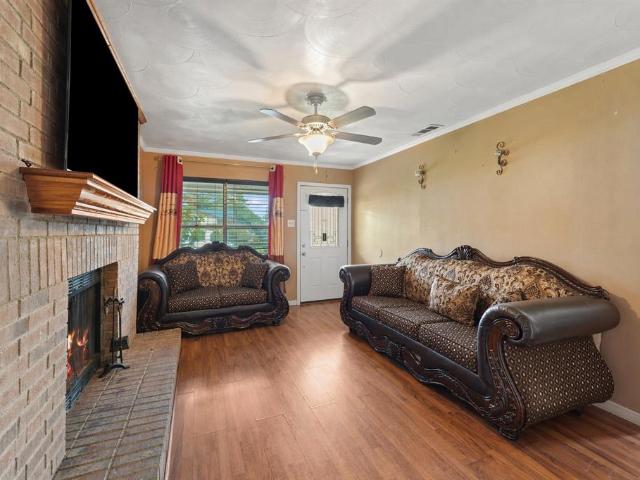 14813 Oakwood Lane