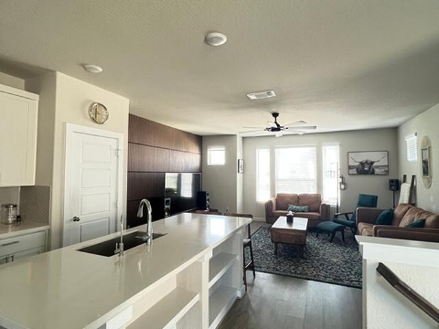 14811 Maverick Ave