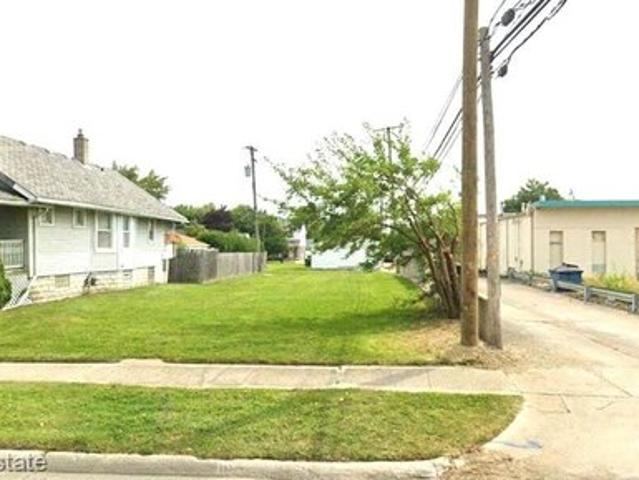 14819 Agnes St, Southgate, MI 48195
