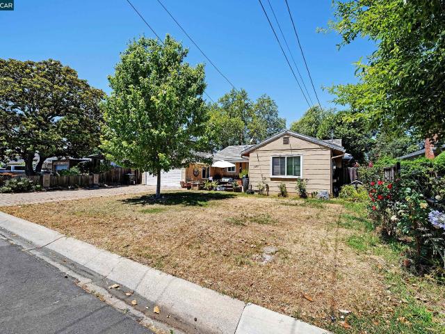 1481 Davis Ave
