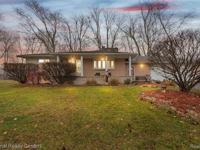 1481 Lochaven Rd, Waterford Township, MI 48327