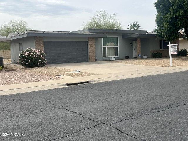 14820 N Lakeforest Dr, Sun City, AZ 85351
